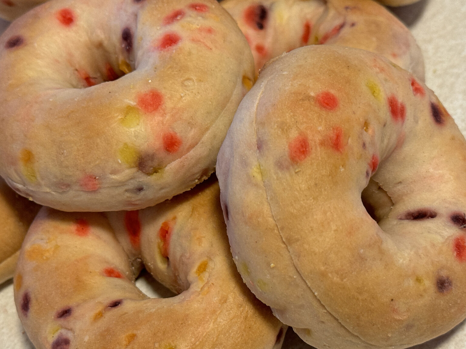 Quick Review – Thomas' Froot Loops Mini Bagels | That Guy on TV